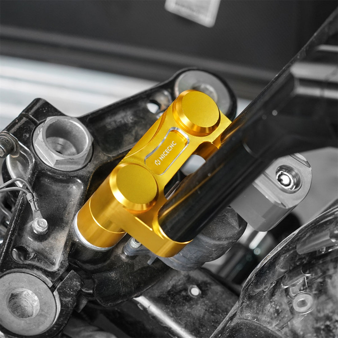 Harley Road Glide Road King Handlebar Riser Pull Back Plate