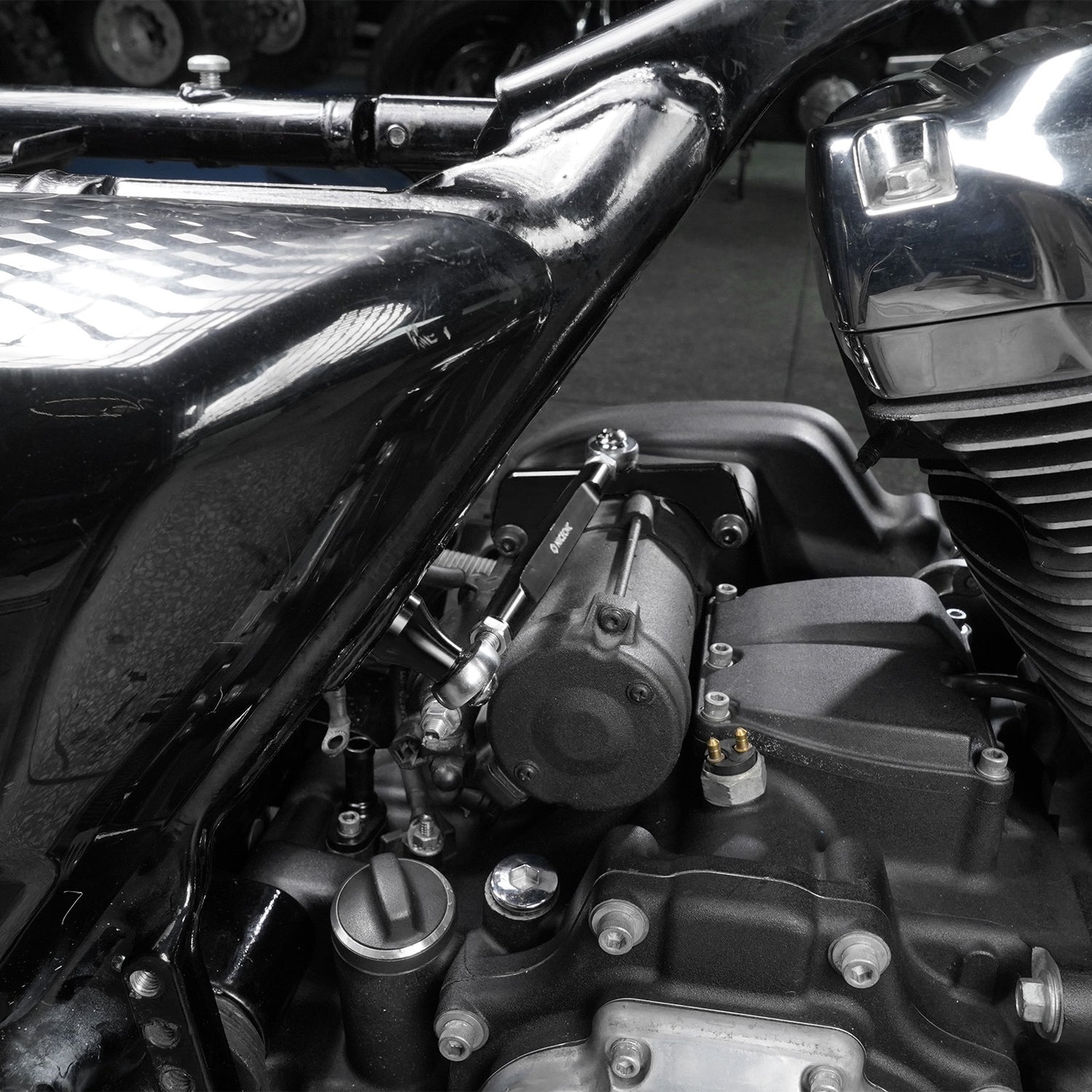 Harley Road King Street Glide M8 Touring Frame Stabilizer 2017+